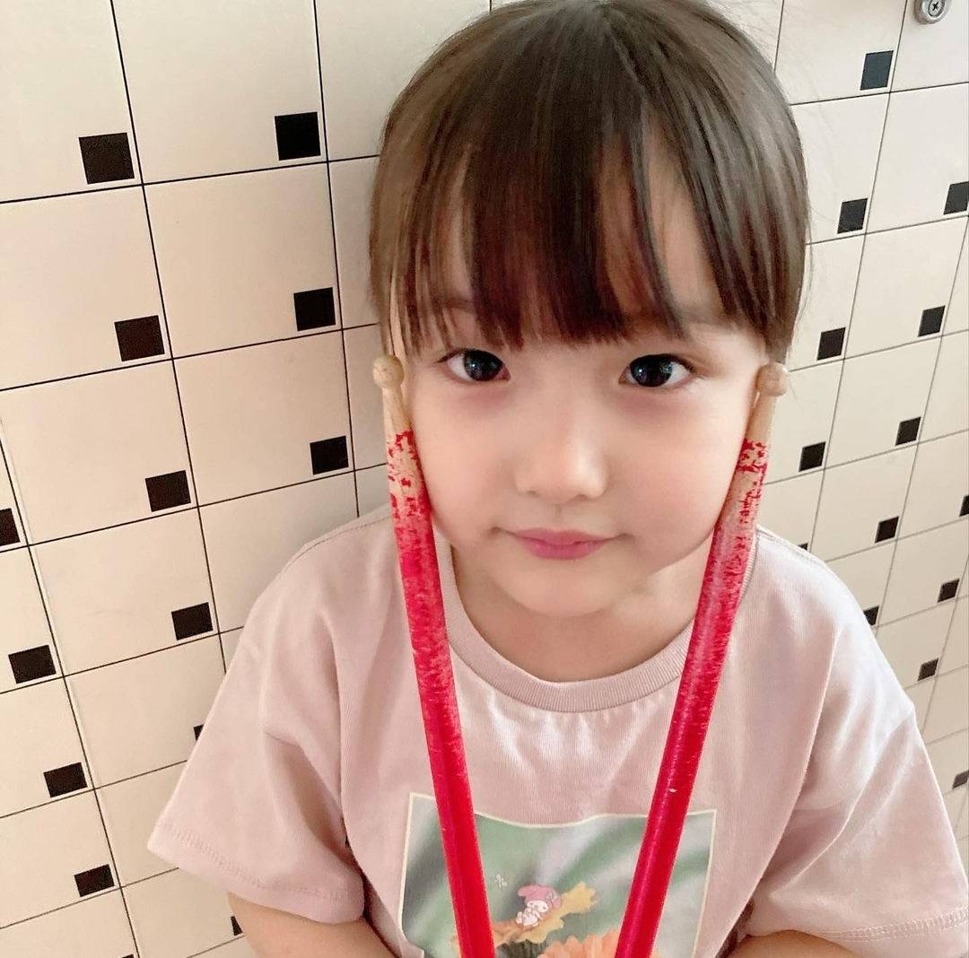 宮崎莉里沙の事務所がすごい！講師は全員元タカラジェンヌで所属タレントが豪華！ Cococheck
